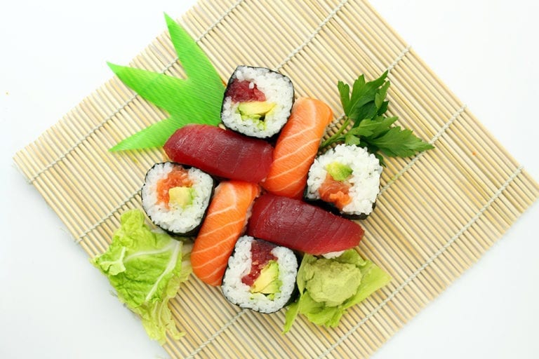 Sushi vs Sashimi - The Kitchen Community