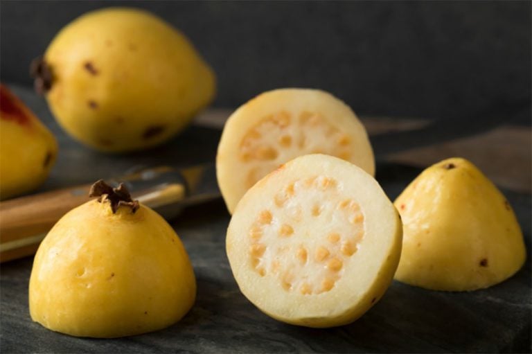 What Does Guava Taste Like? - The Kitchen Community