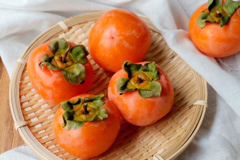 What Does a Persimmon Taste Like? - The Kitchen Community