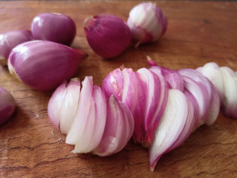 How to Cut Shallots Minced, Diced, or Slices - The Kitchen Community